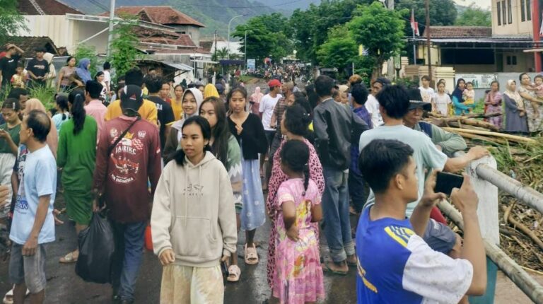 Banjir Bandang Terjang Dua Desa di Kendit, Puluhan Rumah dan Fasilitas ...